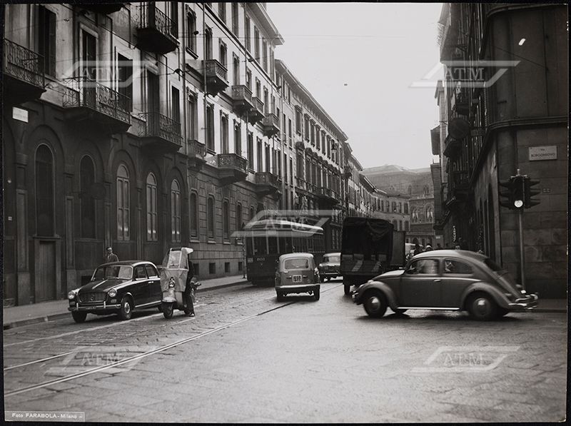 Veduta di in via Monte di Pietà all'incrocio con via Borg...